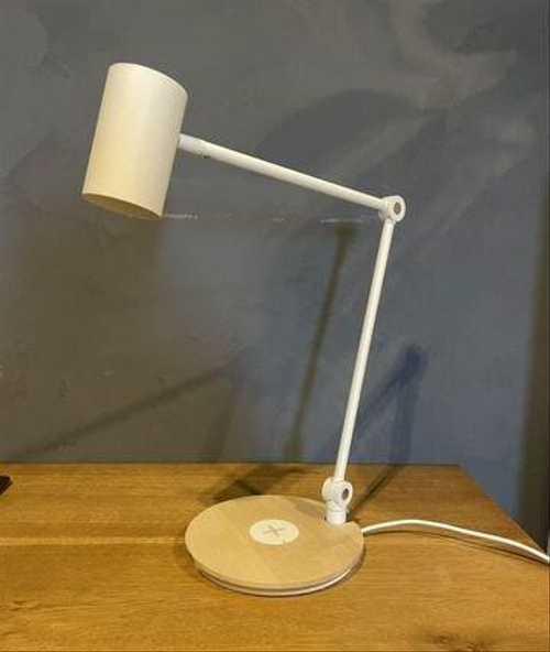Лампа настольная с беспроводной зарядкой Икеа
