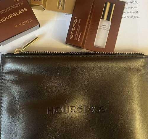 Hourglass нaбоp миниaтюp в фирменной коcметичкe