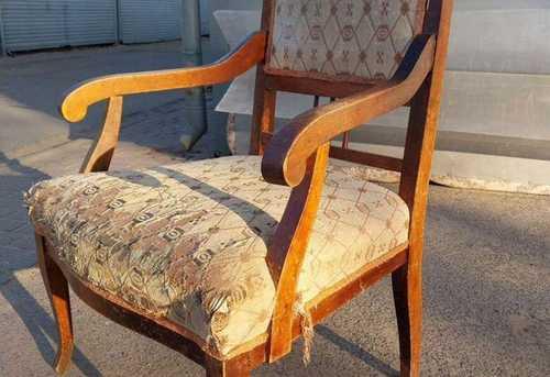 Старинное кресло модерн