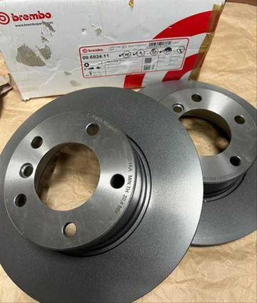 Диски тормозные передние BMW E39 brembo 9692411