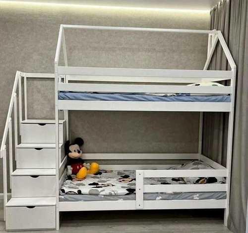 Детская двухъярусная кровать с лестницей комодом 1