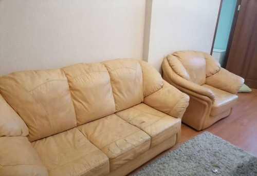Кожаный диван и кресла