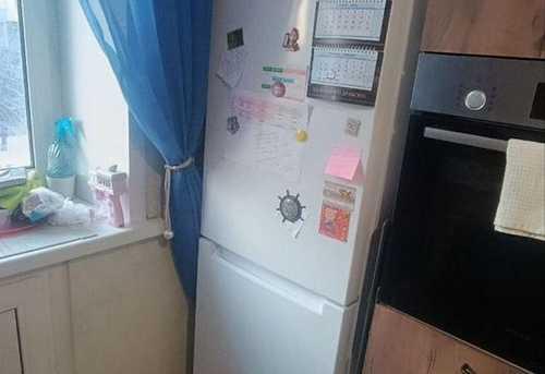 Холодильник бу indesit D's 320w 195см
