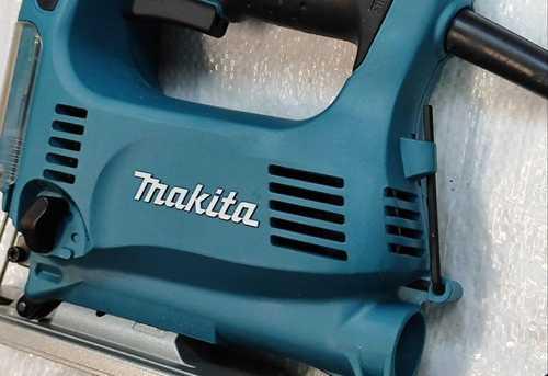 Лобзик электрический Makita 4329