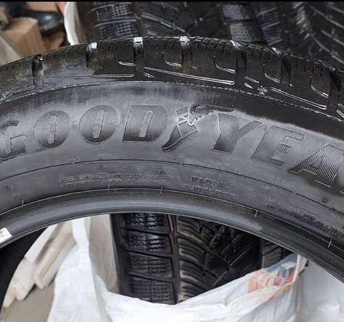 Goodyear Allage AL 01 255/55 R17
