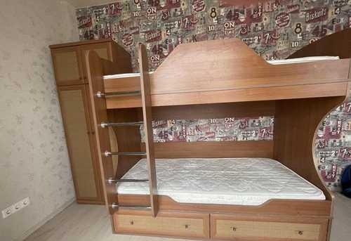Двухъярусная кровать с ящиками и шкафом