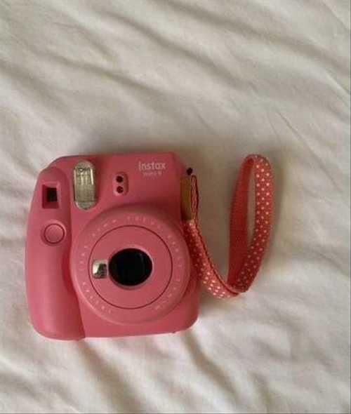 Instax mini 9 розовый. Плёночный фотоаппарат