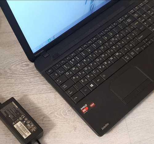 Toshiba (2видеокарты/ 15.6"/SSD/акб.живой)