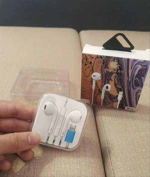 Наушники Apple EarPods with Lightning Connector