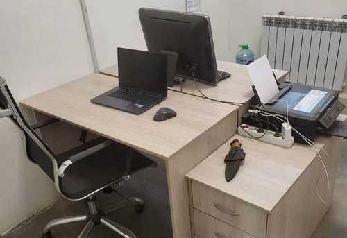 Офисный, письменный стол с тумбой