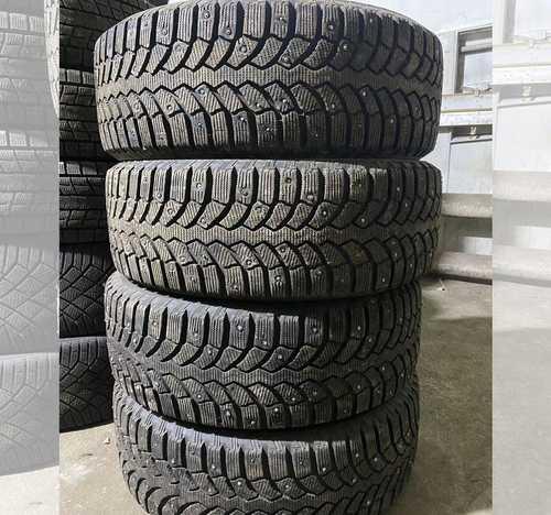 Bridgestone Blizzak Spike-01 225/60 R17