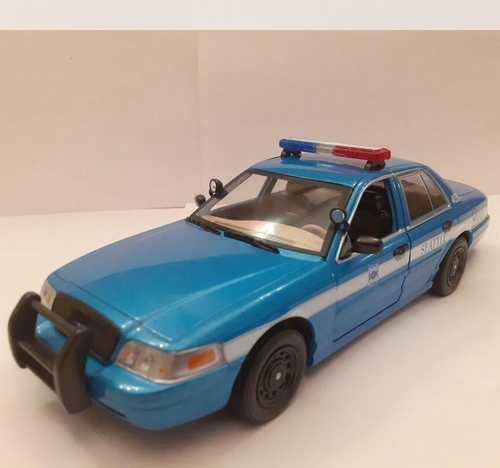 1:24 ford Crown Victoria Police Interceptor "Seatt