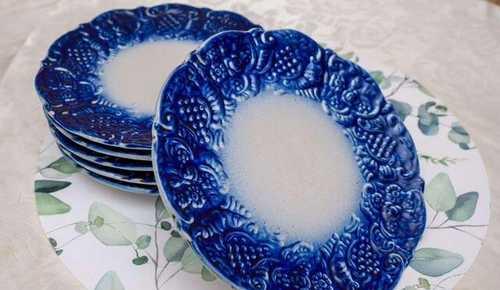 Набор синих тарелок