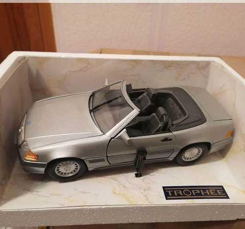 Модель автомобиля Mercedes 500 sl 1/18 maisto