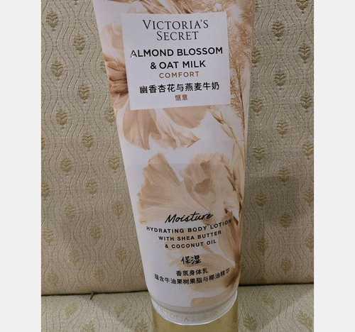 Victoria's secret Almond blossom&Oat milk moisture