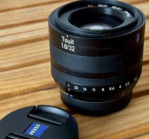 Объектив Carl Zeiss Touit 32mm f/1.8 X-Mount