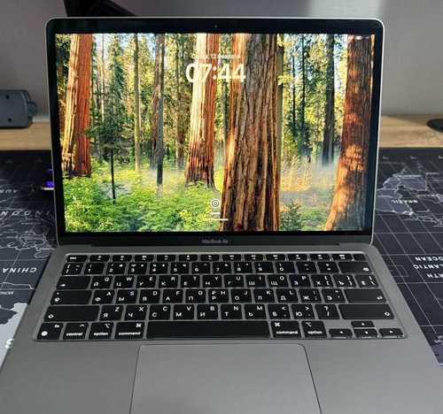 Apple MacBook Air 13 M1 8/256 GB 69 циклов