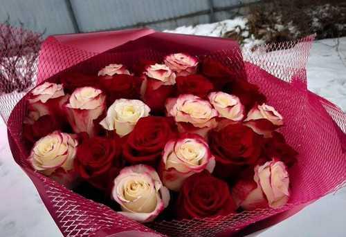 Цветы с оформлением 25,51, 101 Роза и эквадор
