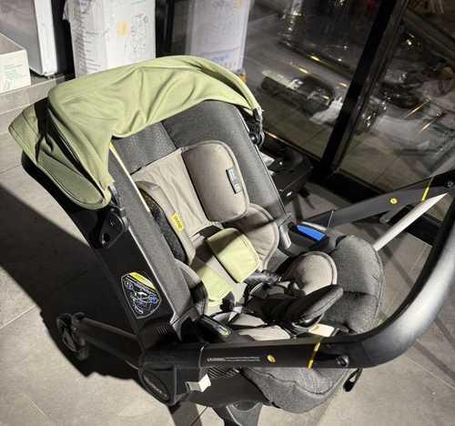 Коляска автокресло doona  с базой isofix