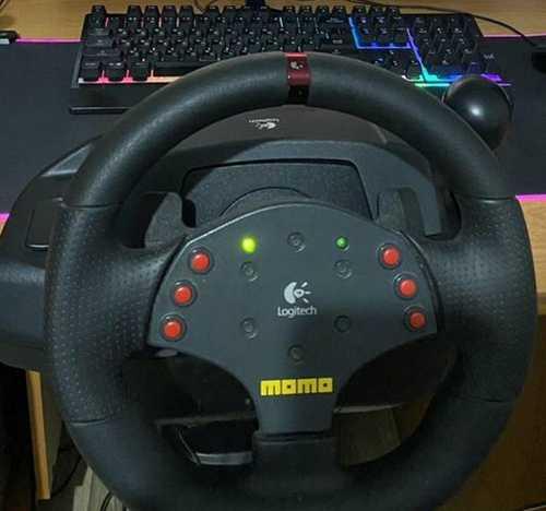 Игровой руль Logitech momo