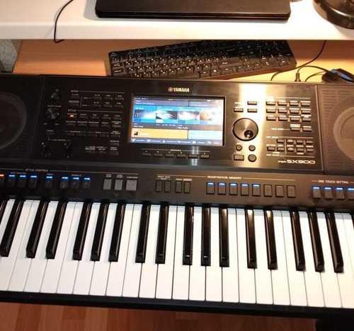 Продаю yamaha PSR SX900