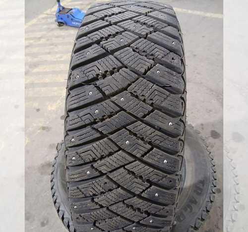 Goodyear Ultragrip Ice Arctic 215/65 R16 98T