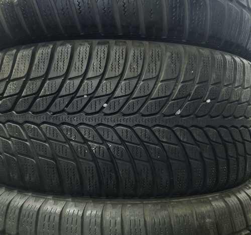 Goodyear Vector 4Seasons 235/55 R17 Y