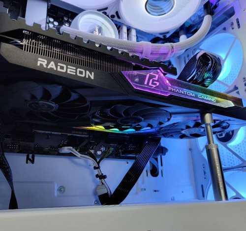 ASRock AMD Radeon RX 7700 XT Phantom Gaming OC 12G