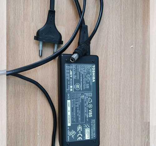 AC adapter toshiba ADP-60RH A