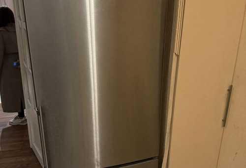 Продам холодильник Liebherr в идеальном состоянии