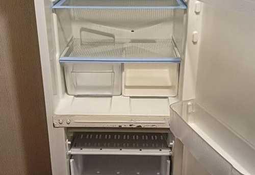 Холодильник+микроволновая печь+ вытяжка комплект