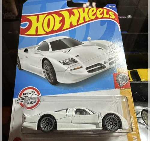 Hot Wheels nissan R390 GT1