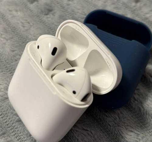 Apple AirPods 2 (оригинал, почти новые)