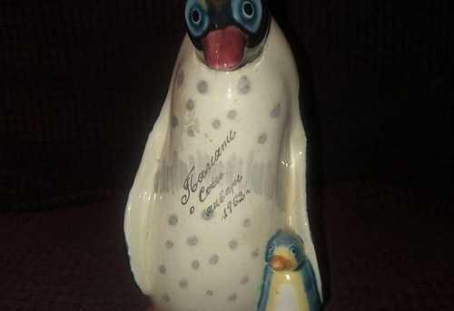 Фарфоровая статуэтка Пингвин с пингвиненком зик