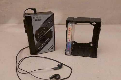 Кассетный плеер из 1980-90-х аудио кассеты