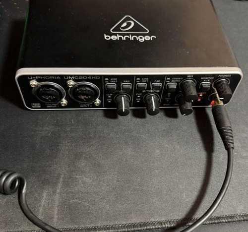 Звуковая карта Behringer umc204hd