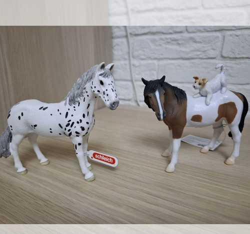 Фигурки лошадей Schleich и Collecta