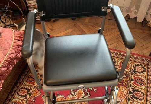 Инвалидная кресло-каталка с туалетным устройством