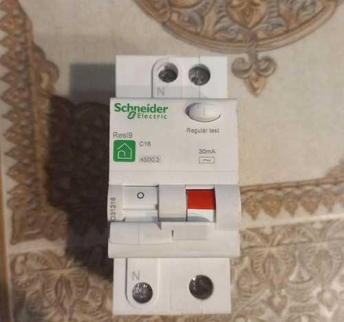 Дифференциальный автомат Schneider Electric resi9