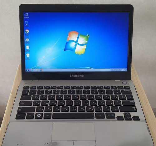 Нетбук Samsung np305