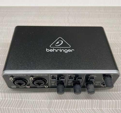 Внешняя звуковая карта Behringer U-Phoria UMC202HD