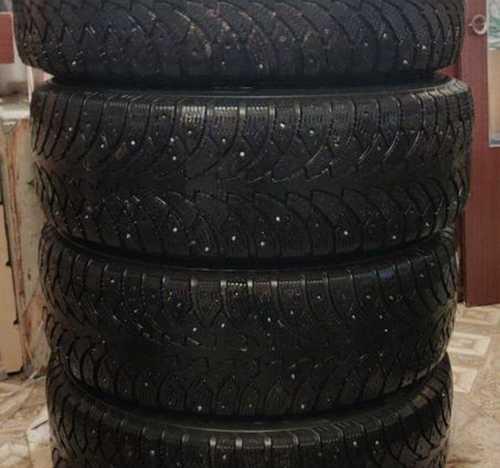 Nokian Tyres Hakkapeliitta 4 215/65 R16 82T