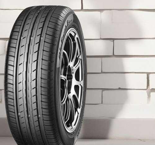 Yokohama BluEarth-ES ES32 215/50 R17 95V