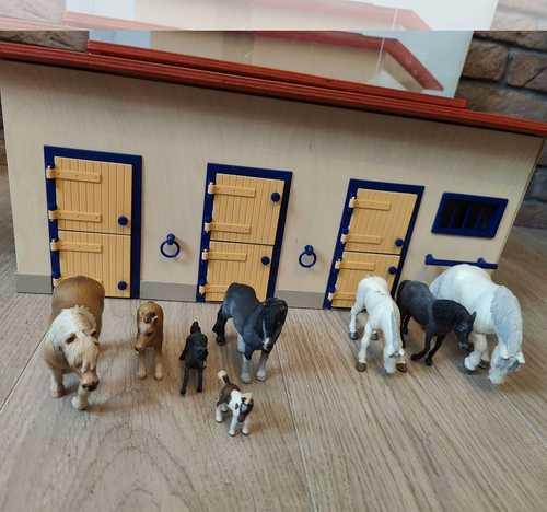 Конюшня с лошадьми Schleich
