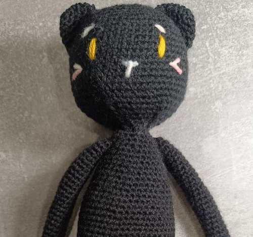 Вязаная игрушка кот