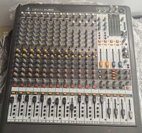 Микшерный пульт Behringer XL1600