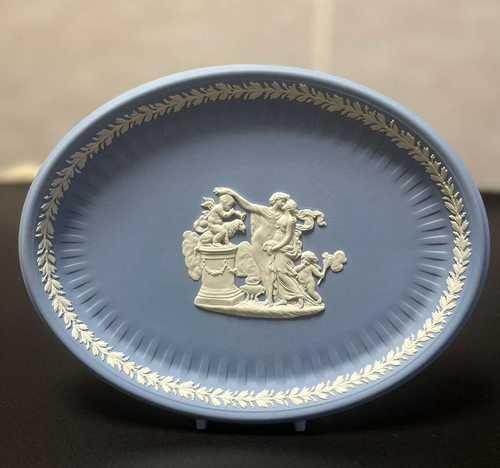 Wedgwood тарелка с подставкой в оригинальной короб