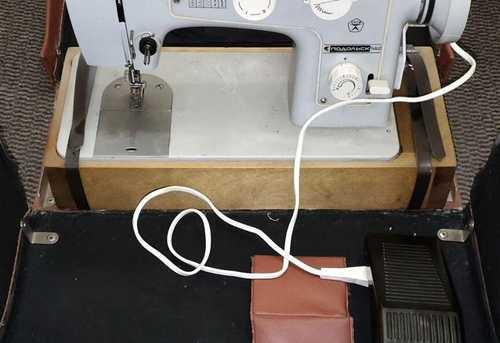 Швейная машинка Подольск 142 в чемодане