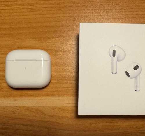 Apple AirPods 3 (Lightning Case)