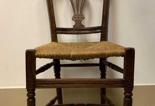 Антикварный деревянный стул